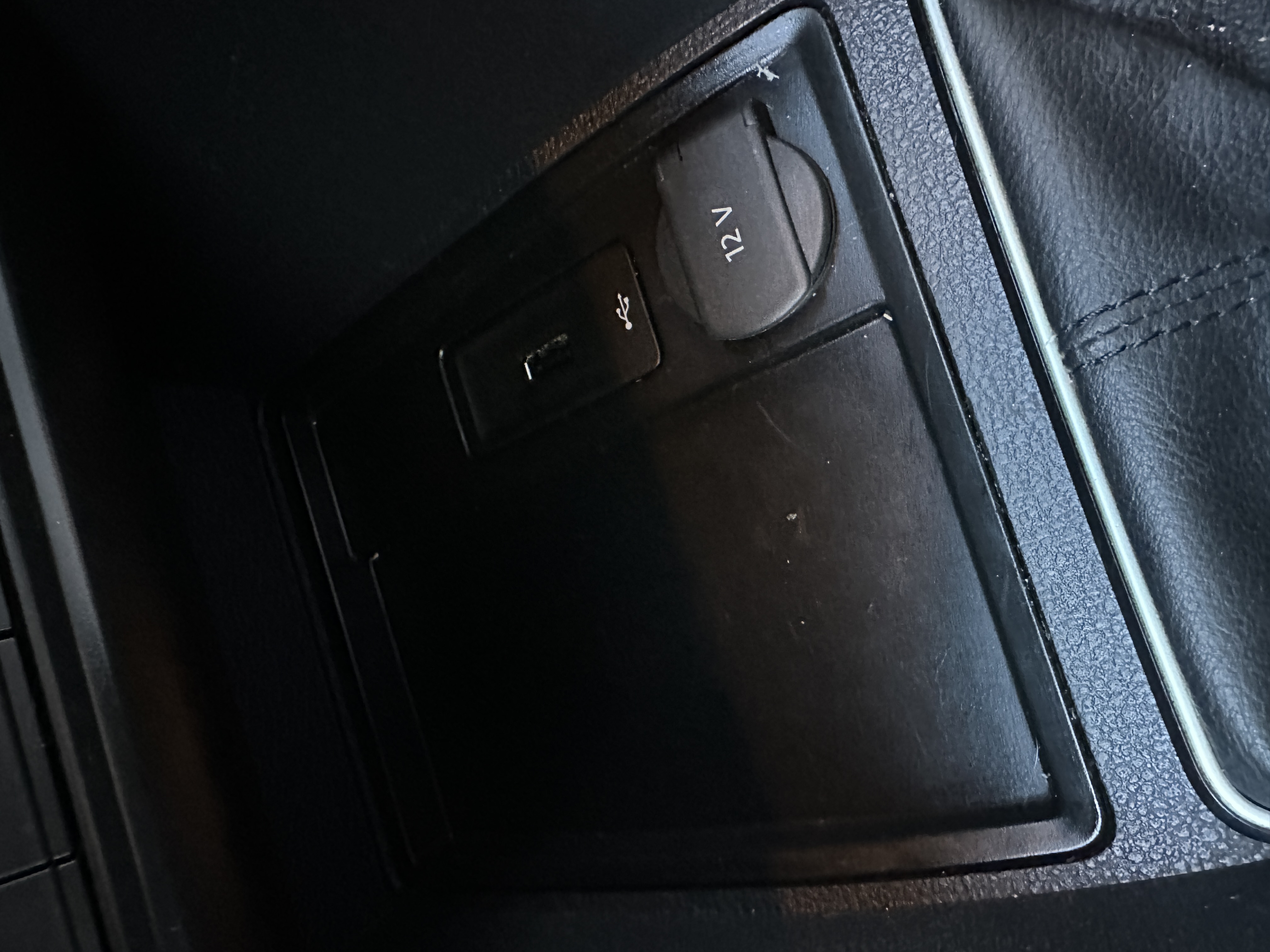 Storage compartment with USB removal - CADDY2K.com